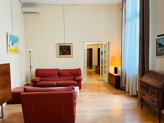 Appartement 2 pièces à Avignon, Palais des Papes, Zone Piétonne, à vendre