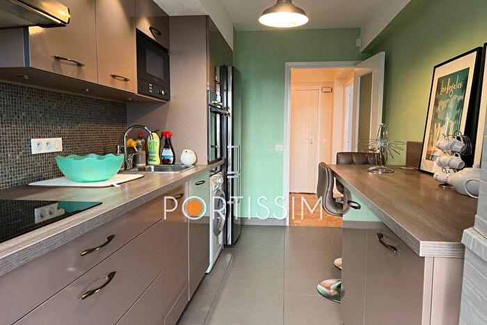 Appartement à louer - Cros de Cagnes-Les Vespins, Cagnes-sur-Mer - 2 pièces - 1 chambre