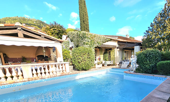 Maison à vendre - Grasse, Magagnosc, Saint-Mathieu - 8 pièces - 4 chambres