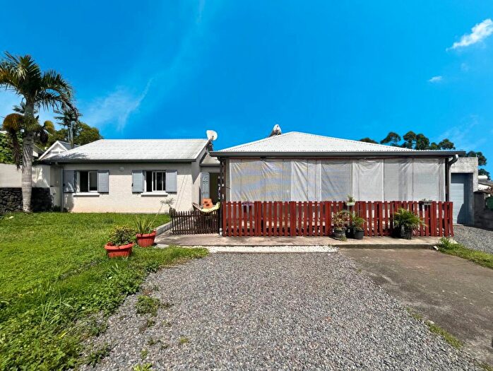 Maison à vendre - Le Tampon, Bras Creux - 4 pièces - 3 chambres