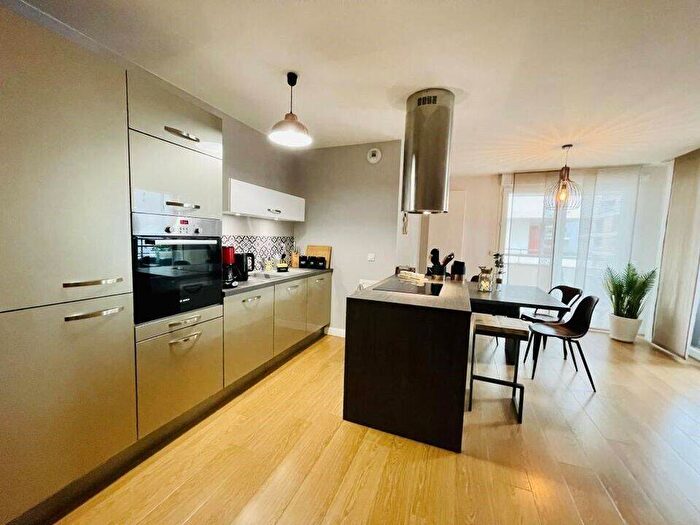 Appartement à louer - Gare, Annecy - 3 pièces - 2 chambres