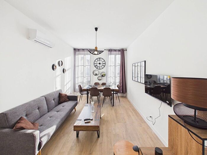 Appartement à louer - Cinq Avenues, Marseille ème arrondissement - 4 pièces - 3 chambres