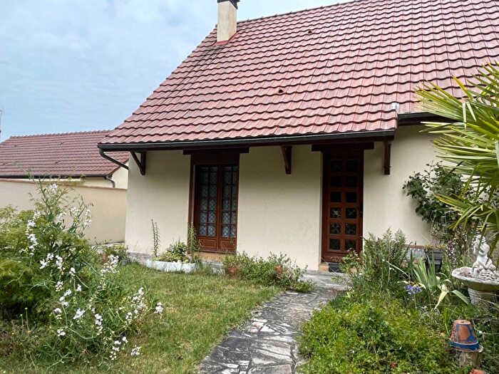 Maison 6 pièces à Briare, à vendre