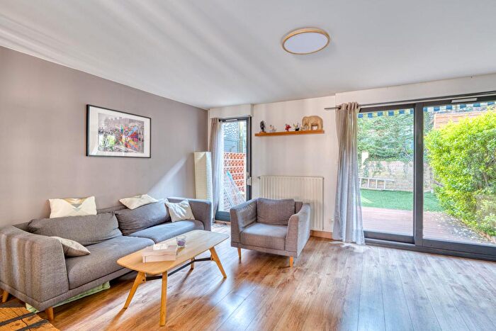 Francheville, Francheville Le Bas, Grandes-Terres, Le Chater : Maison 5 pièces à vendre