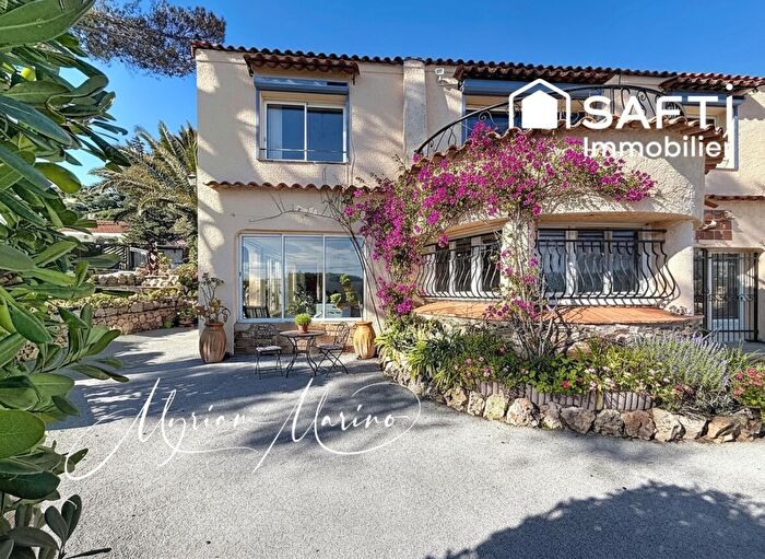 Maison à vendre - Roquebrune-sur-Argens, Les Issambres, La Vigie, Les Dolmens, Plages, Calanques - 6 pièces - 4 chambres