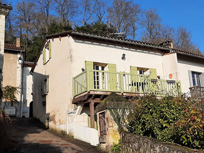 Maison à vendre - Aubeterre-sur-Dronne - 3 pièces - 2 chambres
