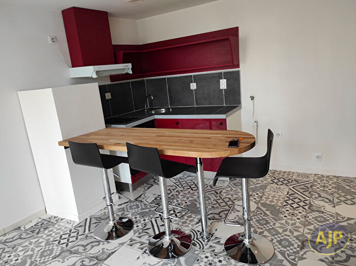 Appartement à louer - Montournais - 2 pièces - 1 chambre