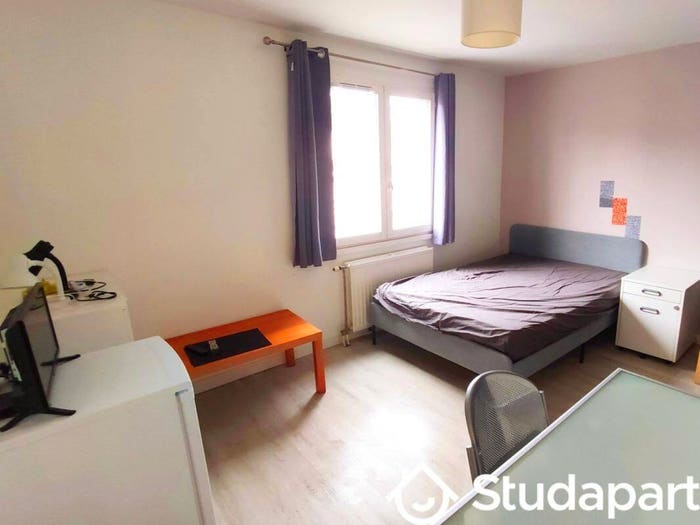 Les Terrasses-Axe Majeur-Lauterne, Cergy : Appartement 1 pièce à louer