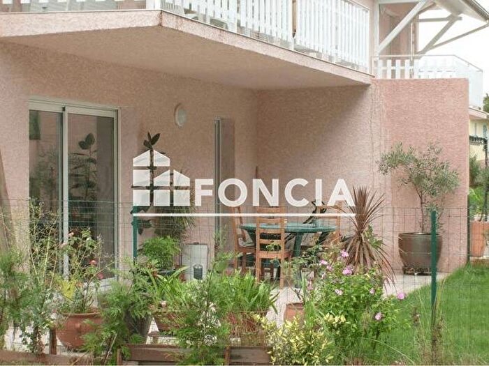 Appartement à louer - Cour-et-Buis - 3 pièces - 2 chambres