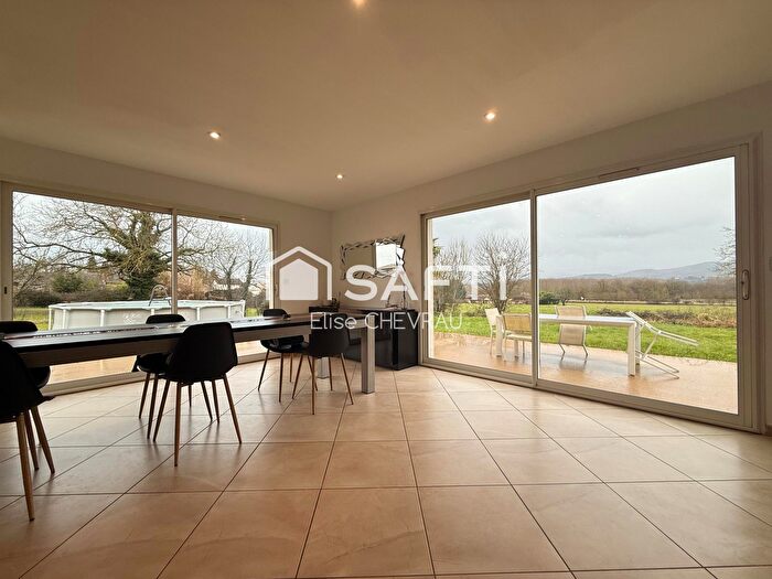 Maison à vendre - Saint-Symphorien-dAncelles - 5 pièces - 4 chambres