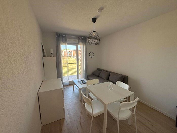Château Devèze, Béziers : Appartement 1 pièce à louer