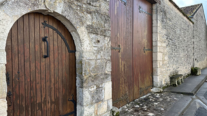 Maison à vendre - Matha - 6 pièces - 3 chambres