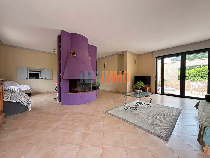 Maison à vendre - Saint-Brès - 9 pièces - 6 chambres