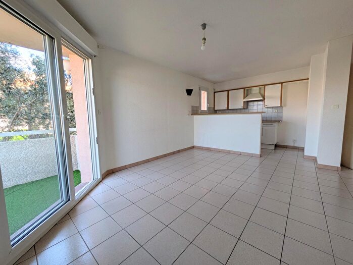 Appartement à louer - Perpignan, Clos-Banet - 3 pièces - 2 chambres