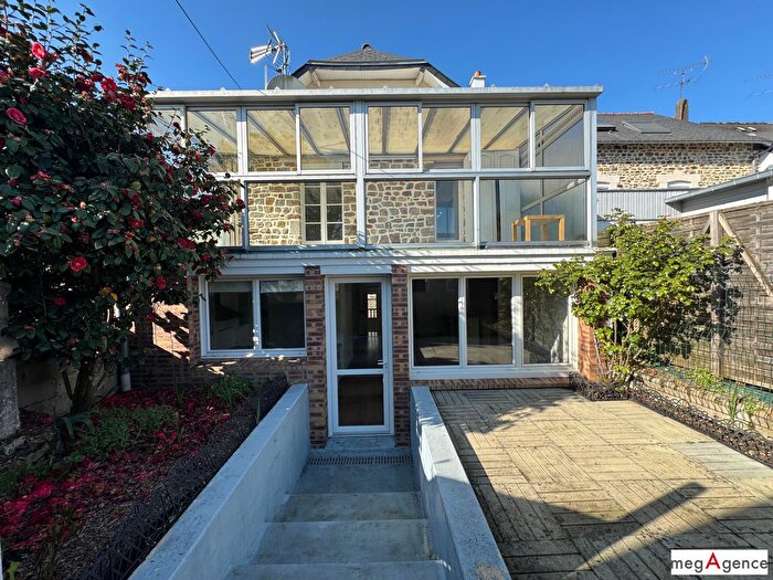 Maison à vendre - Argentré-du-Plessis - 6 pièces - 4 chambres