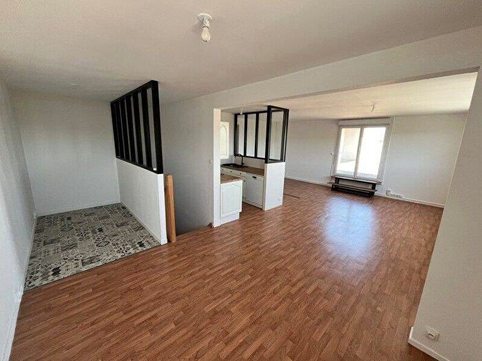 Est-Sud Est, Amboise : Appartement 4 pièces à louer