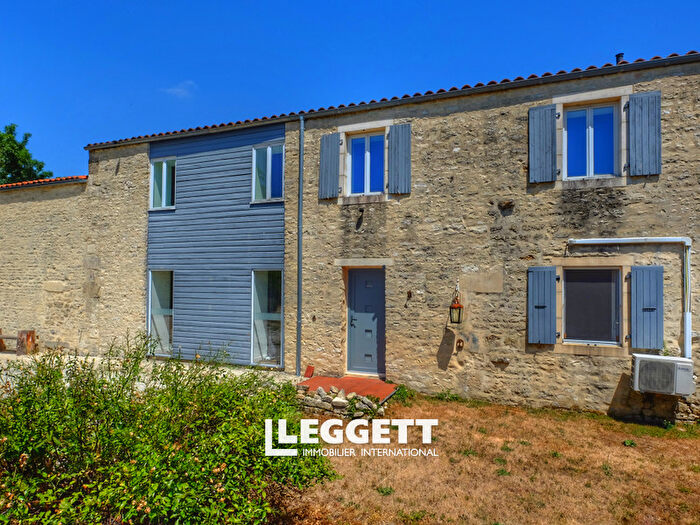 Maison à vendre - Villeneuve-la-Comtesse - 11 pièces - 5 chambres