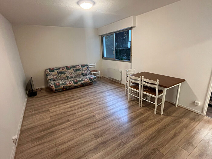 Appartement à louer - Bordeaux, Victoire, Sainte-Eulalie - 1 pièce