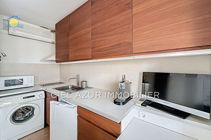 Appartement à louer - Antibes, Antibes-les-Pins, Trianon, Le Fournel, Peyregoue - 1 pièce