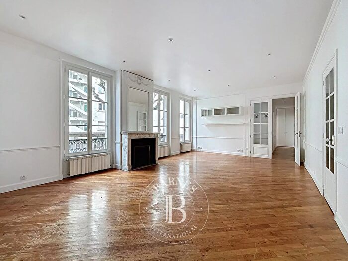 Appartement à louer - Paris e , Porte de Saint-Cloud, Auteuil-Sud - 4 pièces - 3 chambres