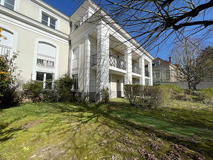 Appartement à louer - Fontainebleau, Constance, Fleury - 4 pièces - 2 chambres