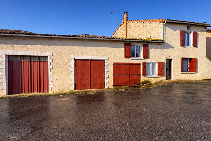 Maison 4 pièces à Ruffec, à vendre