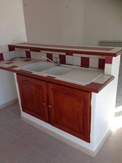 Centre Ville, Saint-Maximin-la-Sainte-Baume - Appartement 2 pièces à louer