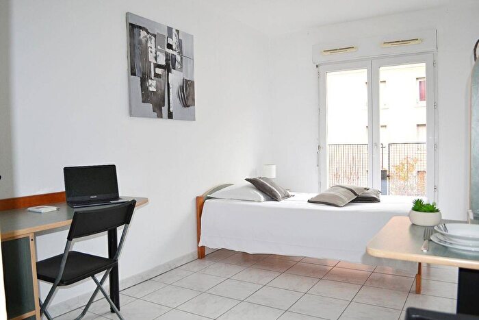 Appartement à louer - Centre Ville, Aix-en-Provence - 1 pièce