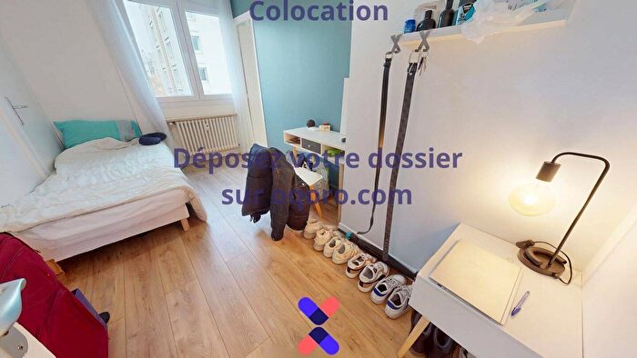 Appartement à louer - Le Village, Vaulx-en-Velin - 5 pièces - 4 chambres