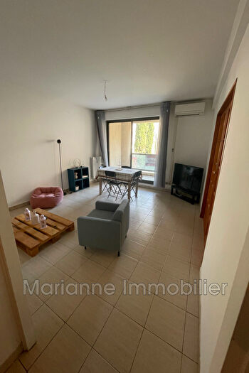 Appartement à louer - Montpellier, Antigone - 3 pièces - 2 chambres