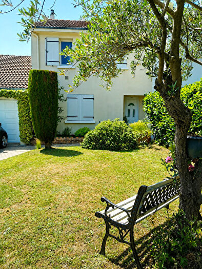 Maison 4 pièces à Saint-Sébastien-sur-Loire, Est, à vendre