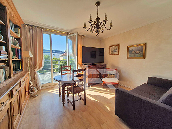 Chatou, Nord : Appartement 3 pièces à vendre