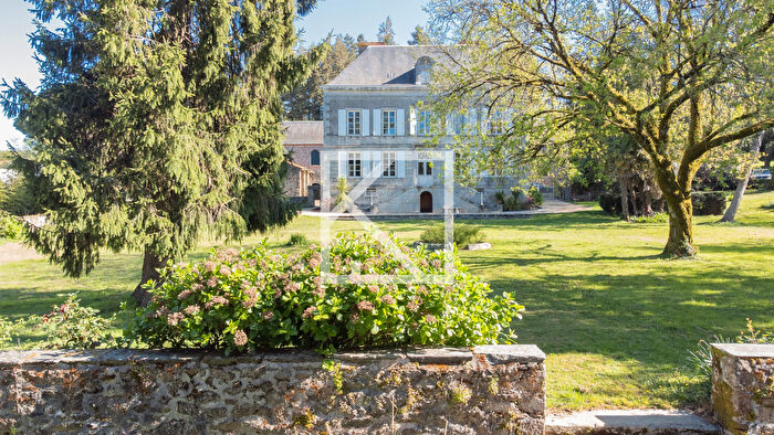 Pouzauges - Maison 9 pièces à vendre