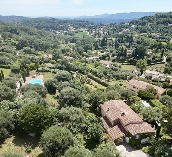 Maison à vendre - Châteauneuf-Grasse - 7 pièces - 3 chambres