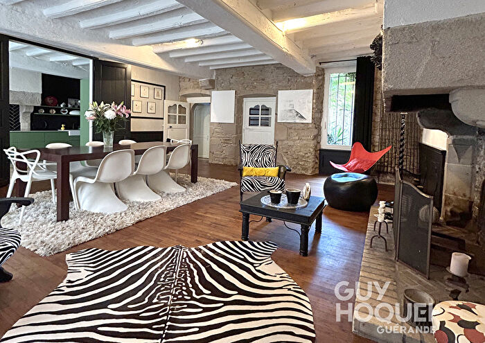 Maison à vendre - Guérande, Centre-ville, Faubourgs - 8 pièces - 4 chambres