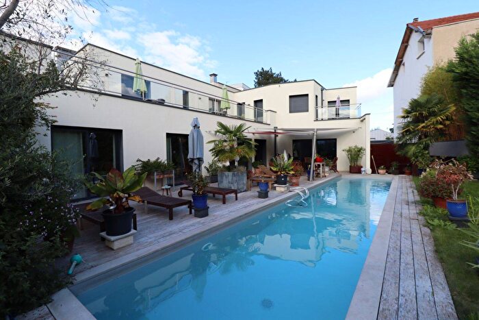 Maison à louer - Lyon ème arrondissement - 7 pièces - 5 chambres