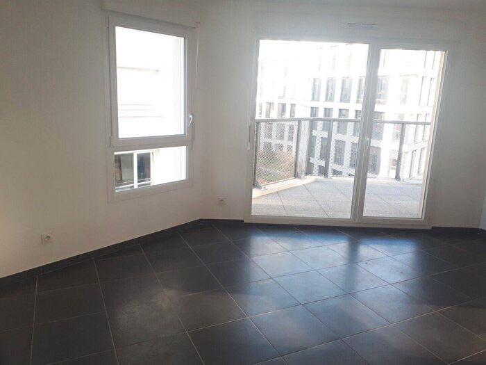 Appartement 3 pièces à Le Sud, Vaulx-en-Velin, à louer