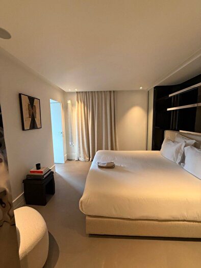 Appartement à louer - Triangle dOr, Paris ème - 3 pièces - 2 chambres