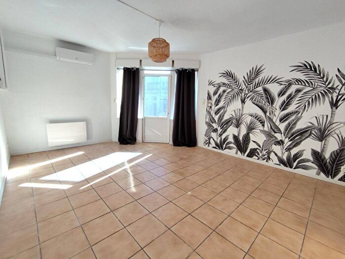 Maison à louer - Montlieu-la-Garde - 3 pièces - 2 chambres