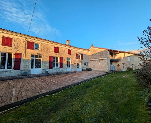 Maison à vendre - Matha - 7 pièces - 4 chambres