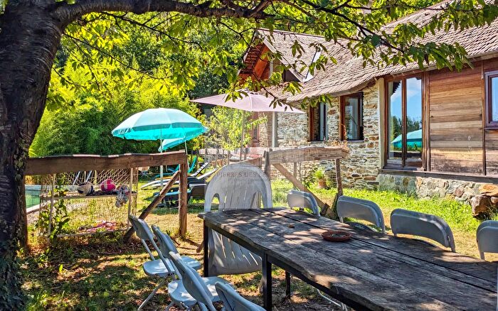 Maison à vendre - Saint-Andéol-de-Clerguemort - 5 pièces - 3 chambres