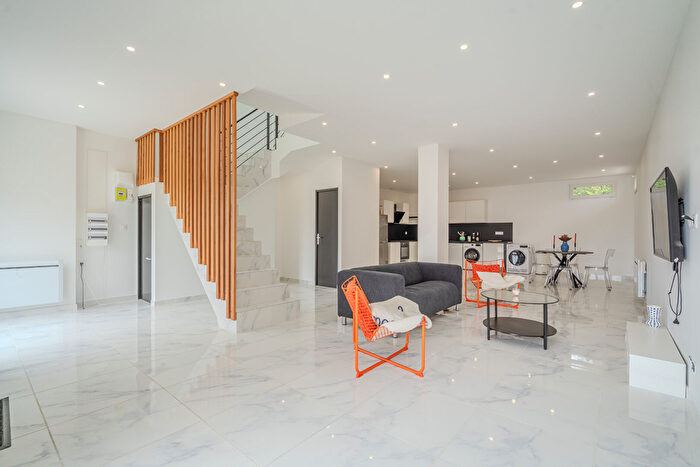 Maison à vendre - Noisy-le-Grand, Centre-ville - 6 pièces - 4 chambres