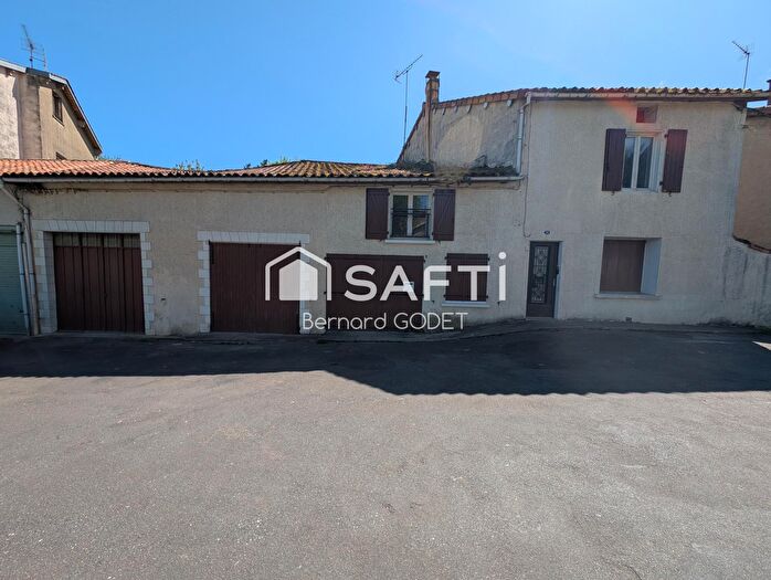 Maison 4 pièces à Ruffec, à vendre