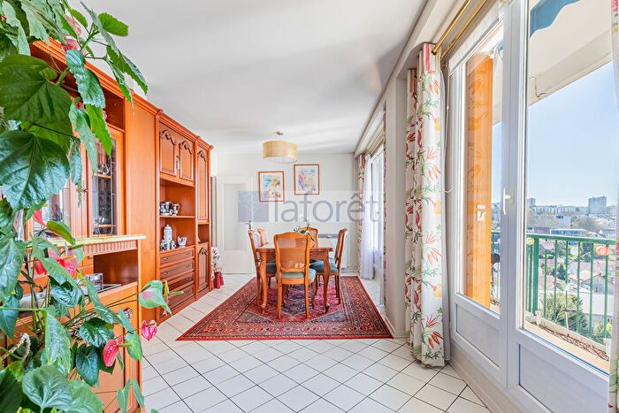 Appartement à vendre - Longjumeau, Centre-ville, Mairie - 5 pièces - 3 chambres