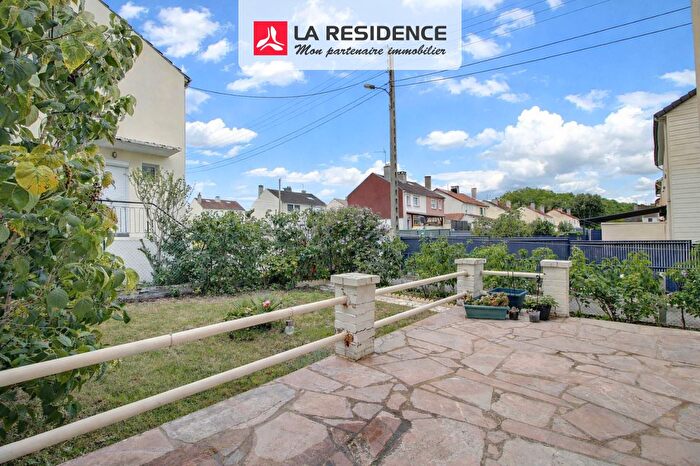 Maison à vendre - Saint-Étienne-du-Rouvray - 5 pièces - 3 chambres