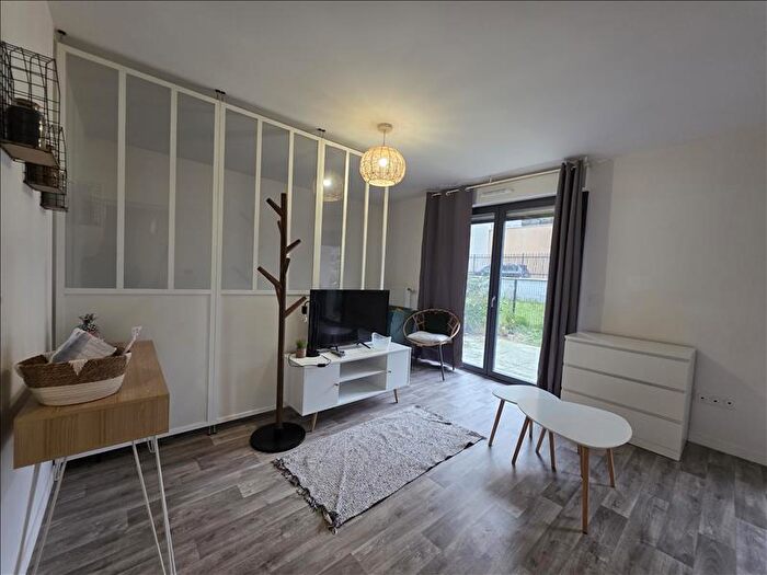 Appartement à louer - Bondy, Noue Caillet, Terre-Saint-Blaise - 1 pièce