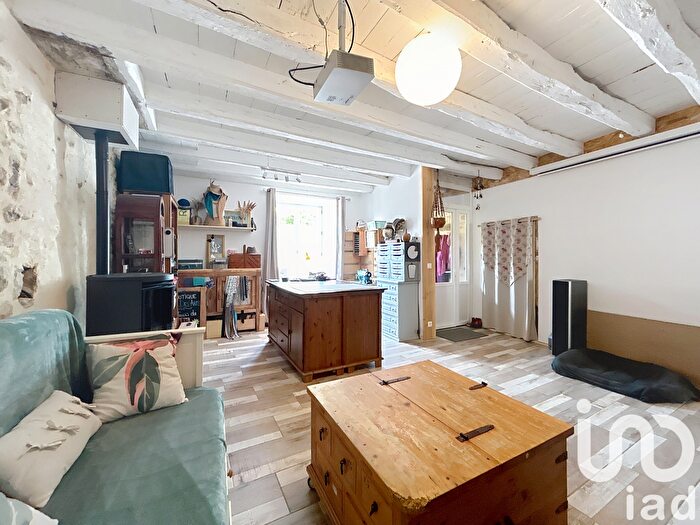 Maison à vendre - Saint-Claud - 5 pièces - 3 chambres