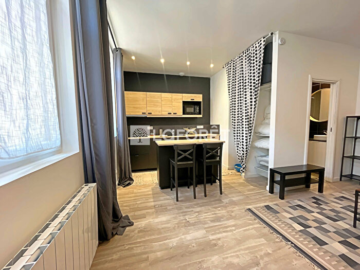 Appartement à louer - Saint-Étienne, Crêt de Roc - 1 pièce