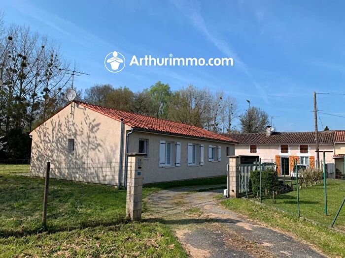 Maison à vendre - Nuaillé-sur-Boutonne - 9 pièces - 5 chambres