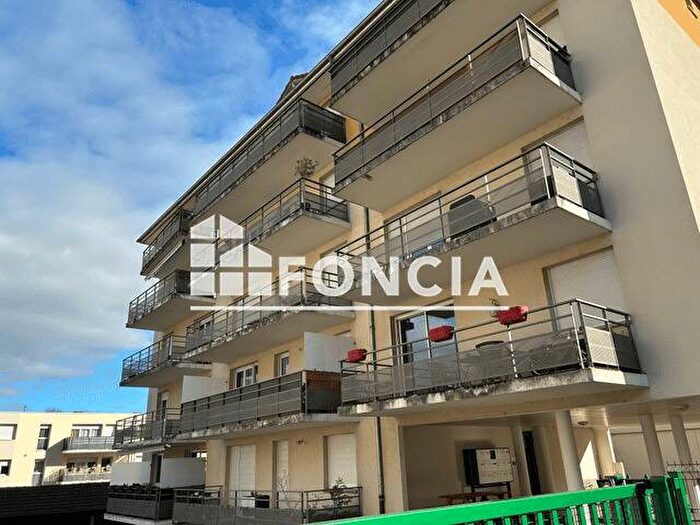 Appartement à louer - Centre Ville Est, Bourgoin-Jallieu - 3 pièces - 2 chambres